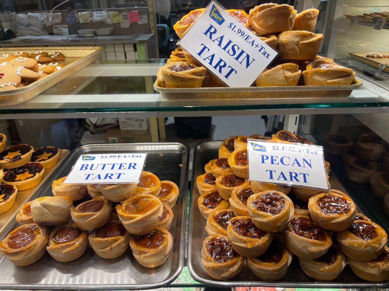 Visiting the St. Lawrence Market: Eat Your Way Through This Historic ...